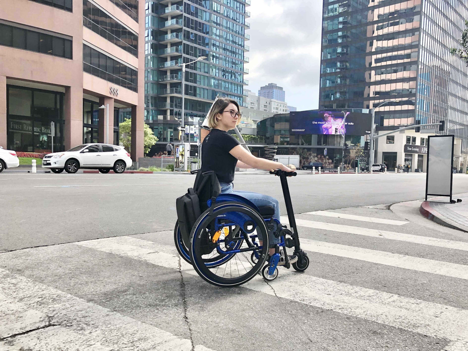 UNAwheel Mini | Super-light wheelchair power add-on | Beyond Mobility – Beyond Mobility.