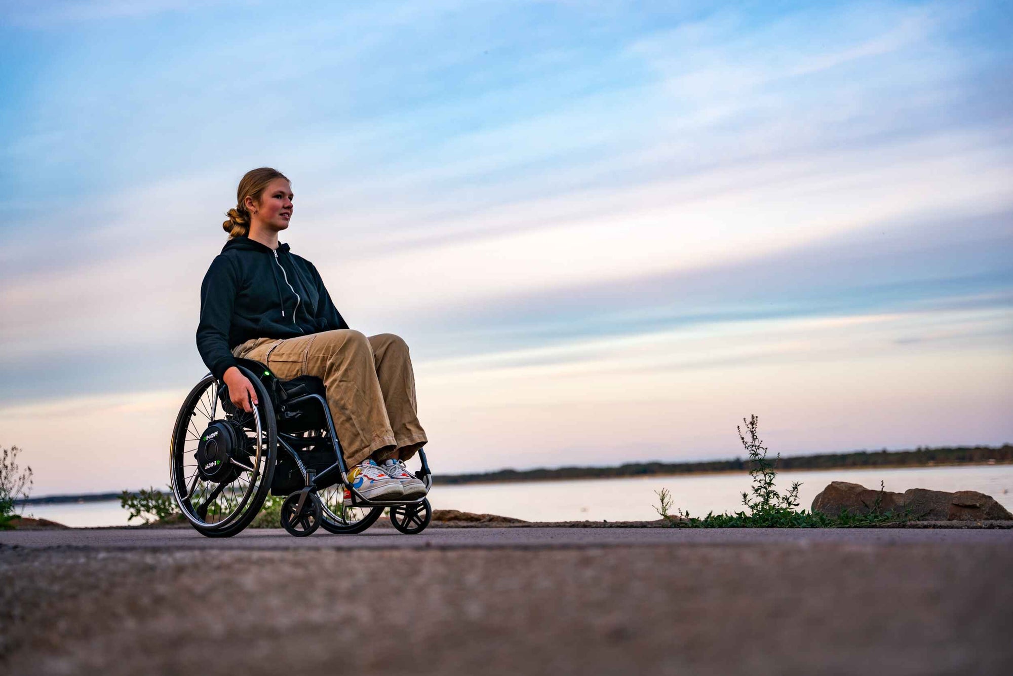 E-Move Blackline | Hub Mounted Power Assist Device | Beyond Mobility ...