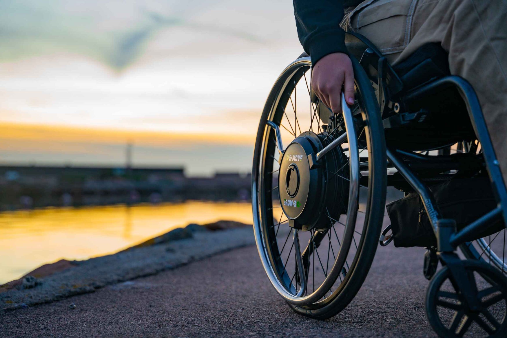 E-Move Blackline | Hub Mounted Power Assist Device | Beyond Mobility ...